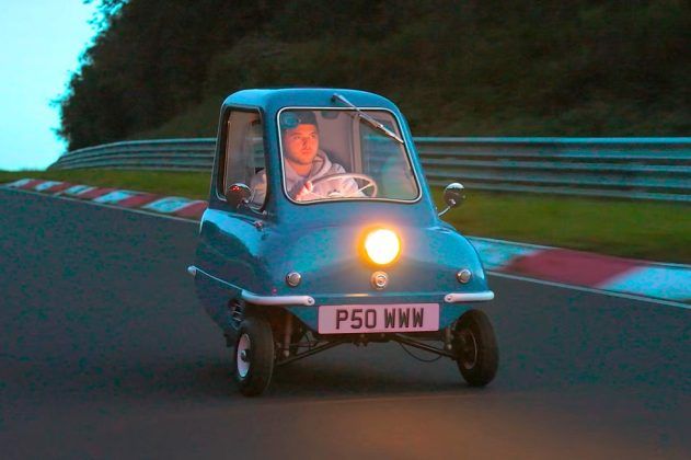 La divertida pero peligrosa vuelta del mítico Peel P50 a Nürburgring
