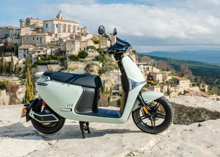 Velca Calima S 2025: primer scooter eléctrico con ABS en ambas ruedas