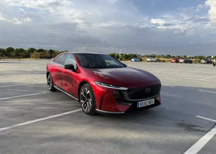 Frenada regenerativa: cómo funciona y por qué mejora la eficiencia en coches eléctricos